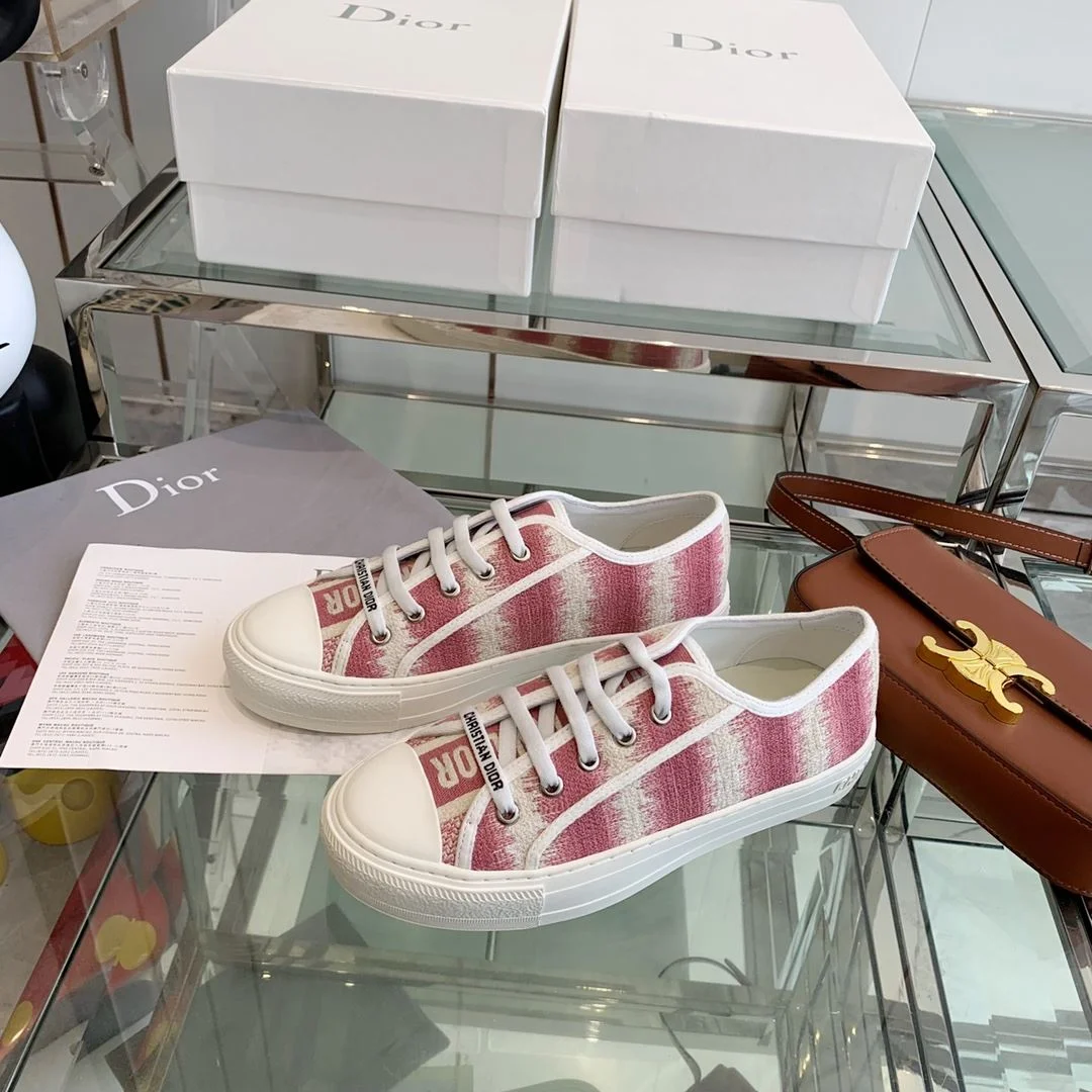 Accurate model Christian Dior Flat Shoes