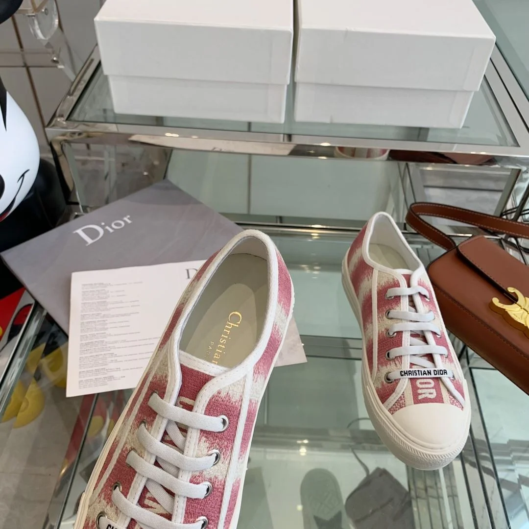 Accurate model Christian Dior Flat Shoes