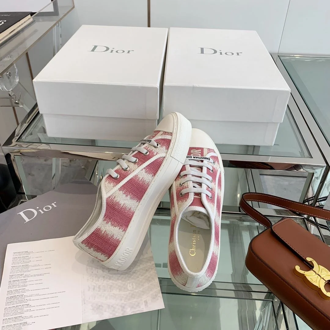 Accurate model Christian Dior Flat Shoes