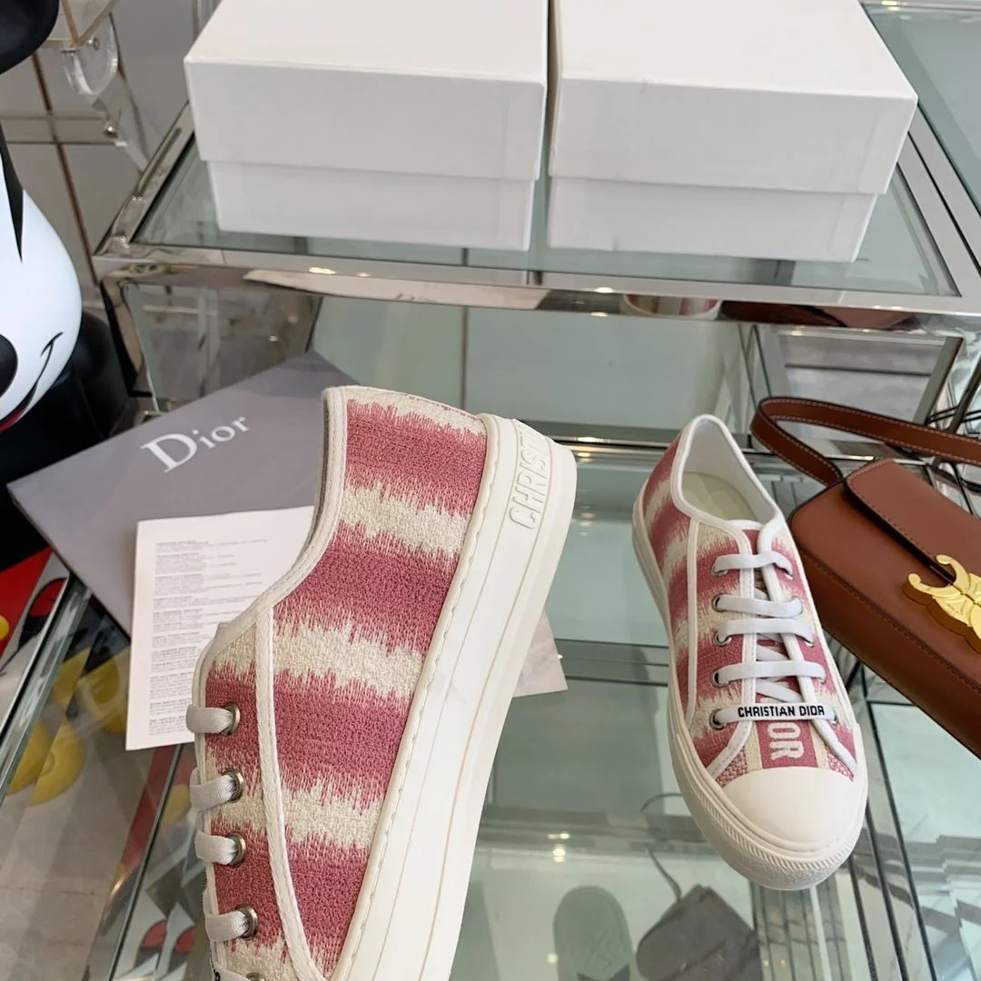 Accurate model Christian Dior Flat Shoes