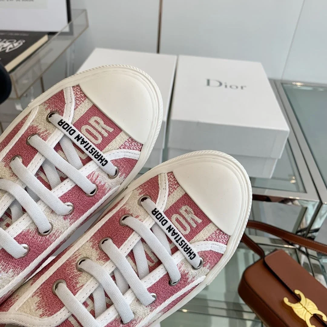 Accurate model Christian Dior Flat Shoes