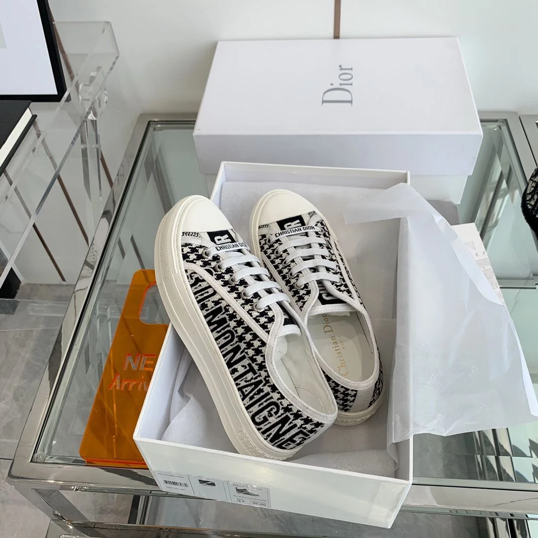 Legit Christian Dior Flat Shoes