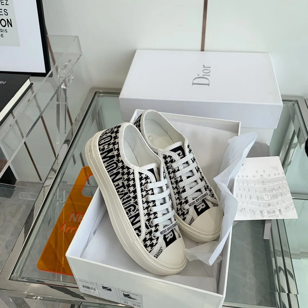 Legit Christian Dior Flat Shoes