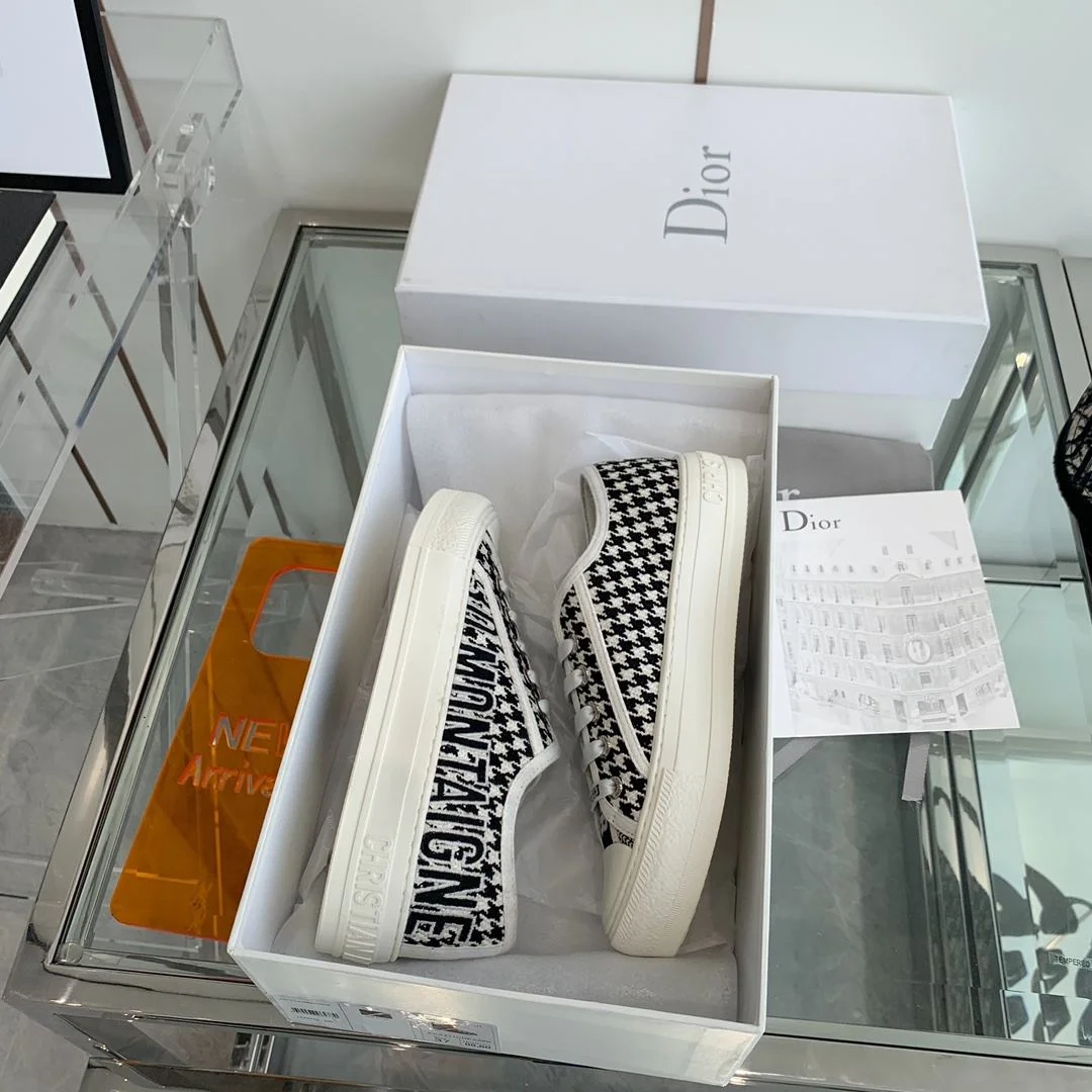 Legit Christian Dior Flat Shoes