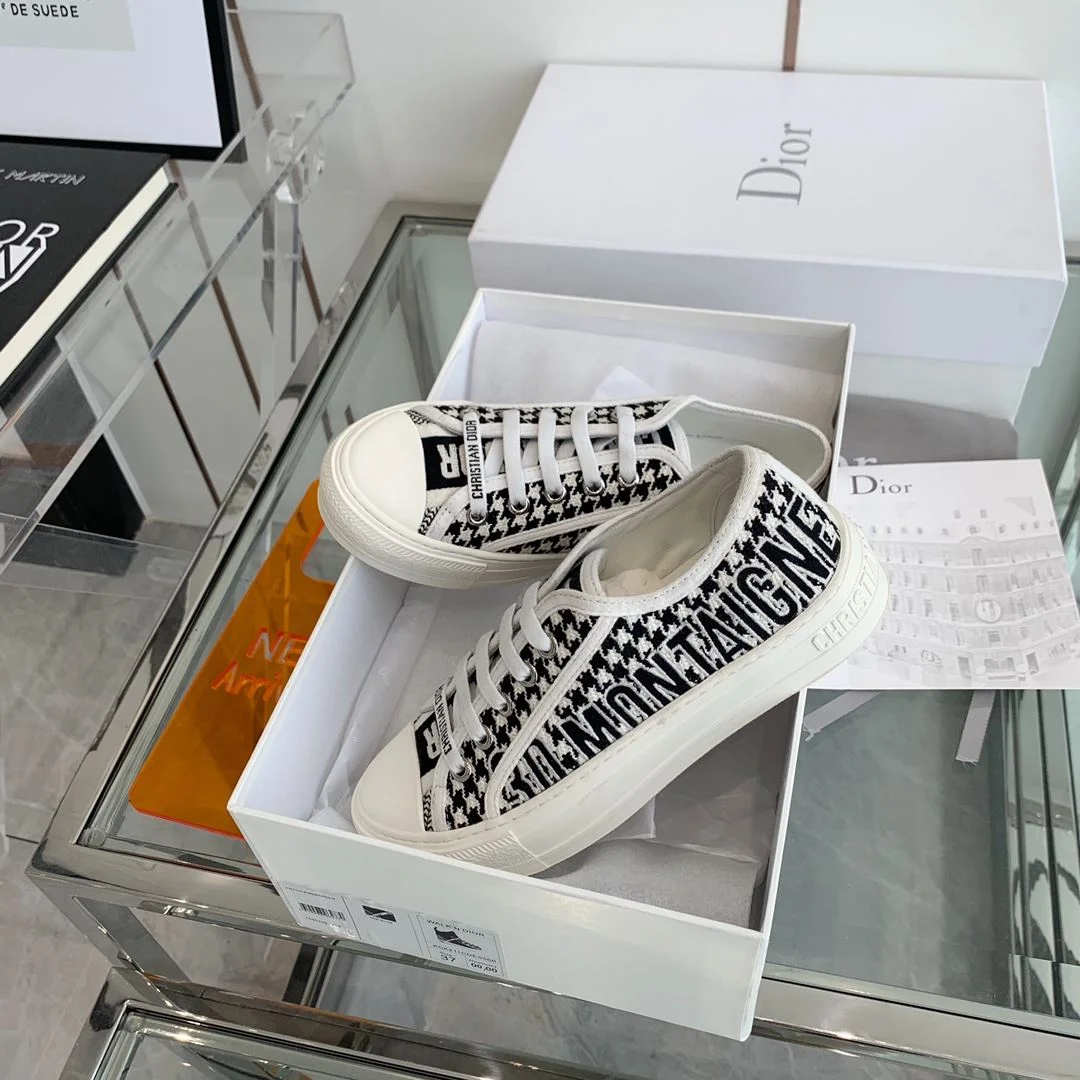 Legit Christian Dior Flat Shoes