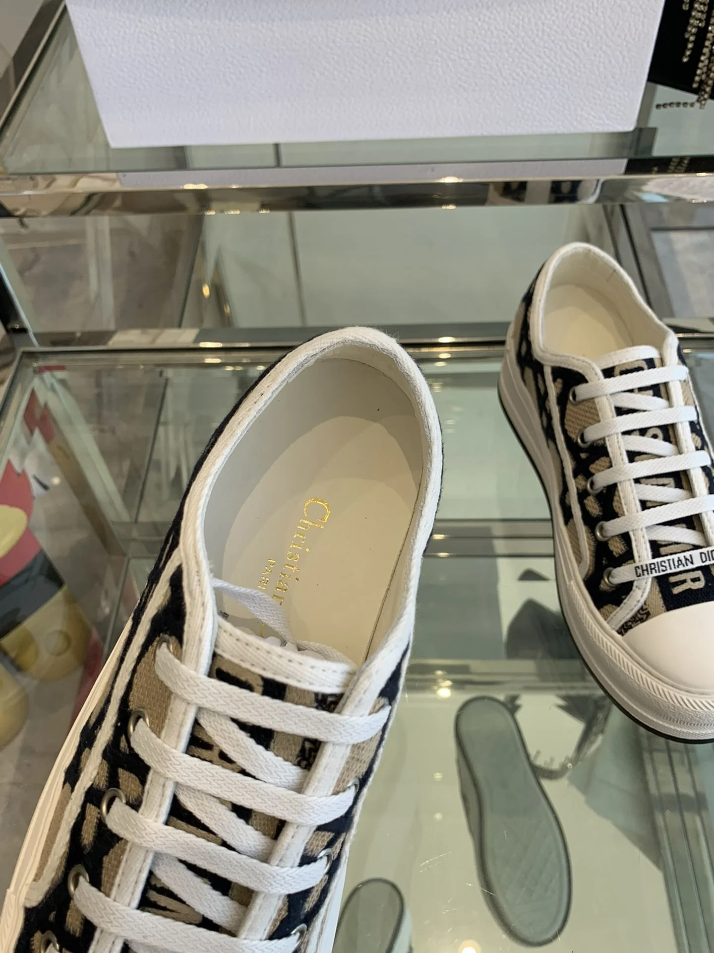 Inexpensive Christian Dior Flat Shoes