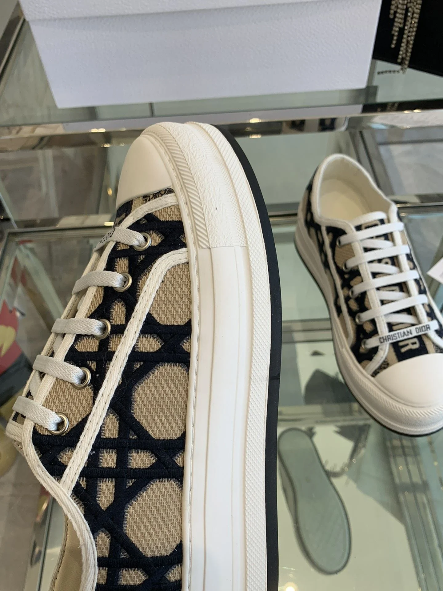 Inexpensive Christian Dior Flat Shoes