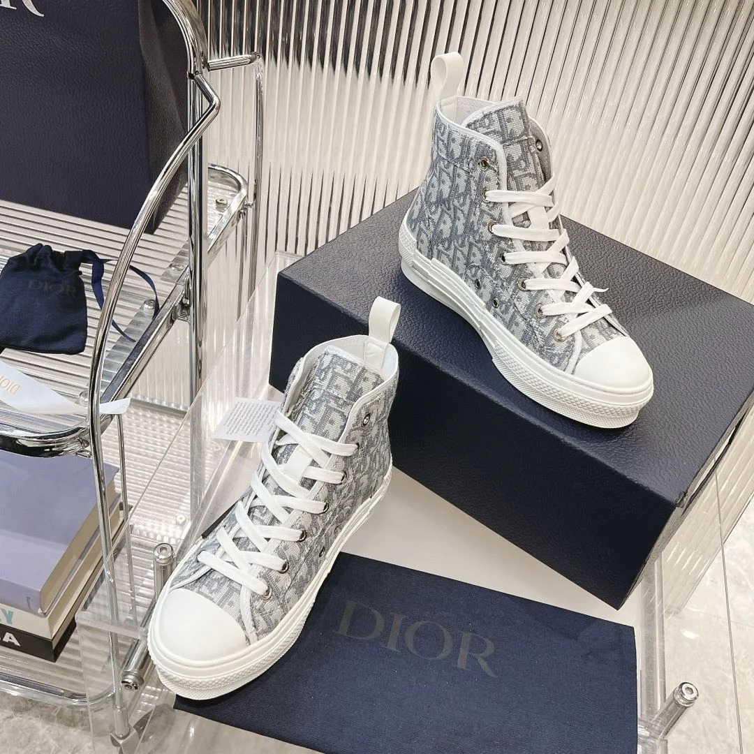 Inexpensive Christian Dior Flat Shoes