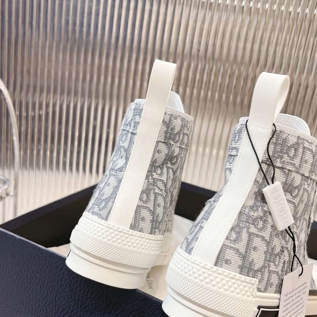Inexpensive Christian Dior Flat Shoes