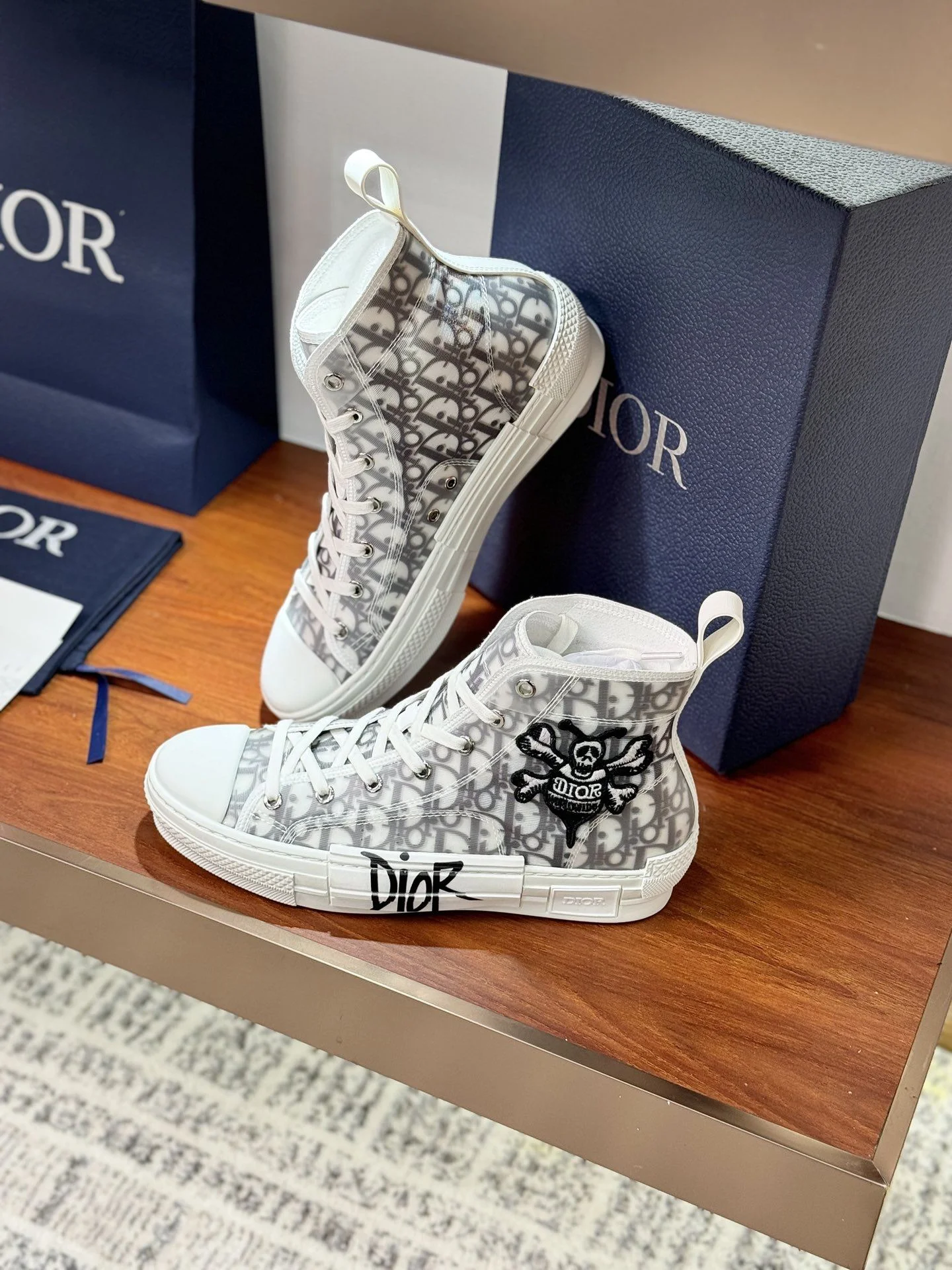 Bargain Christian Dior Flat Shoes