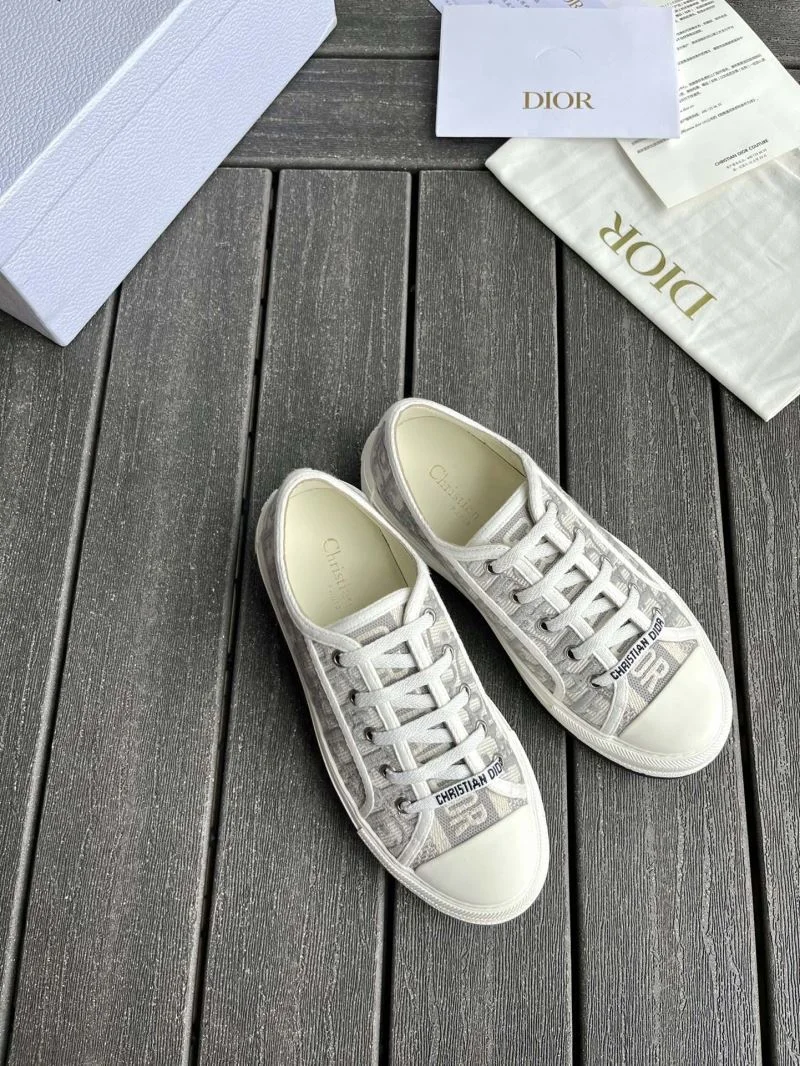 Accurate model Christian Dior Flat Shoes