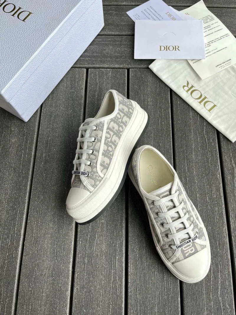 Accurate model Christian Dior Flat Shoes