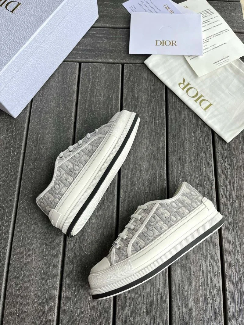 Accurate model Christian Dior Flat Shoes