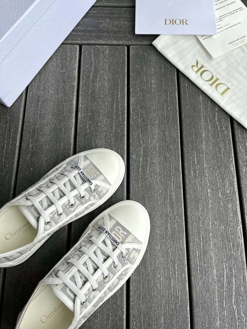 Accurate model Christian Dior Flat Shoes