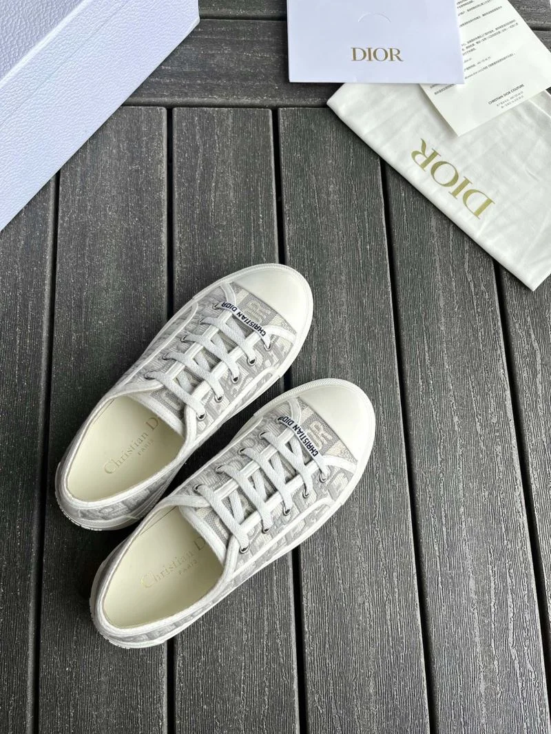 Accurate model Christian Dior Flat Shoes