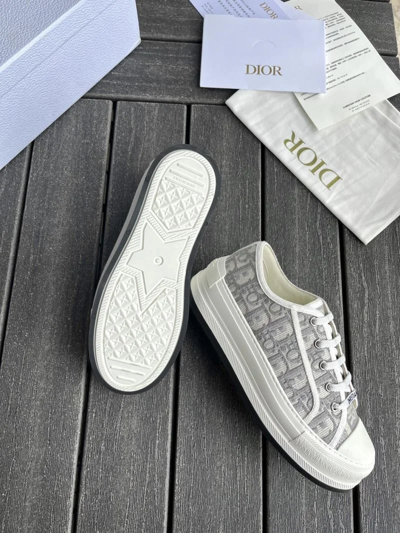 Accurate model Christian Dior Flat Shoes