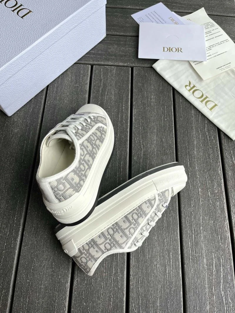 Accurate model Christian Dior Flat Shoes