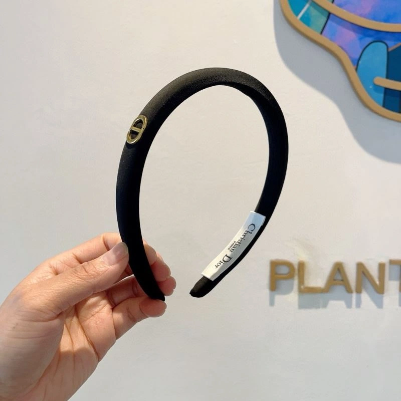 Accurate model Christian Dior Hair Hoop