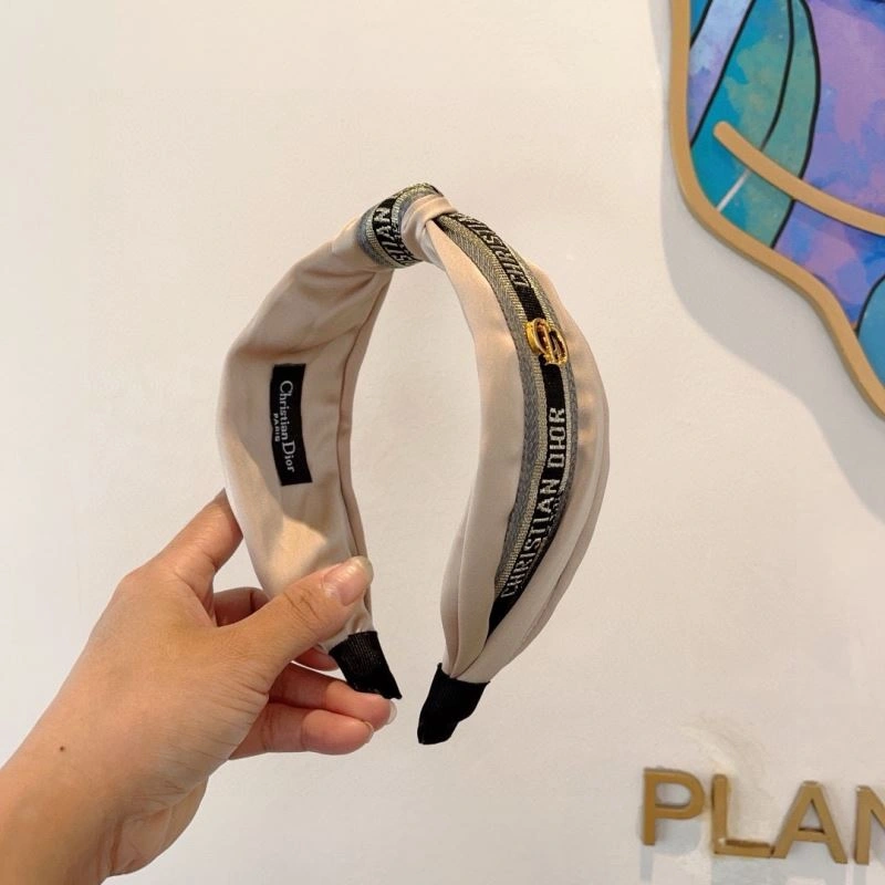 Accurate model Christian Dior Hair Hoop