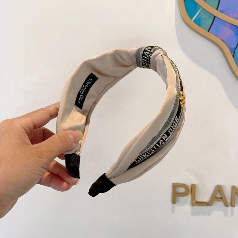 Accurate model Christian Dior Hair Hoop