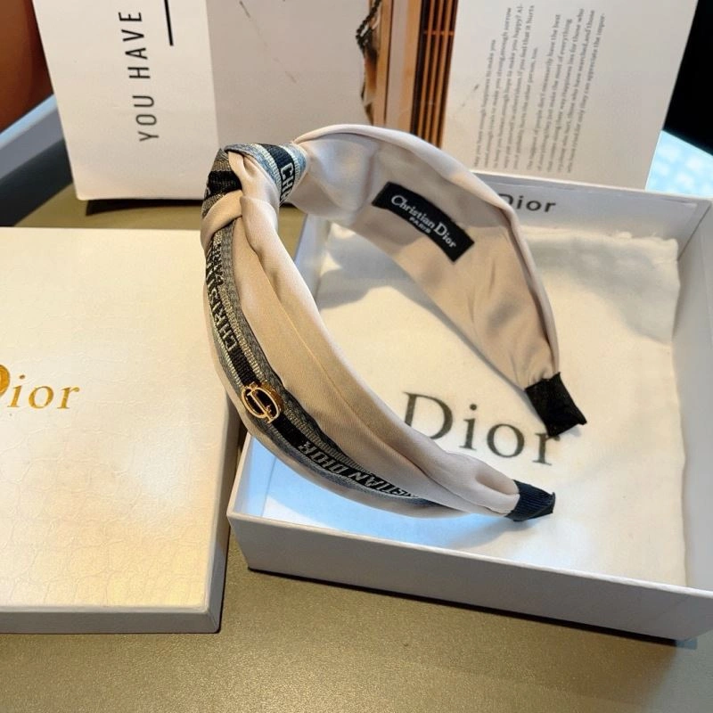Accurate model Christian Dior Hair Hoop