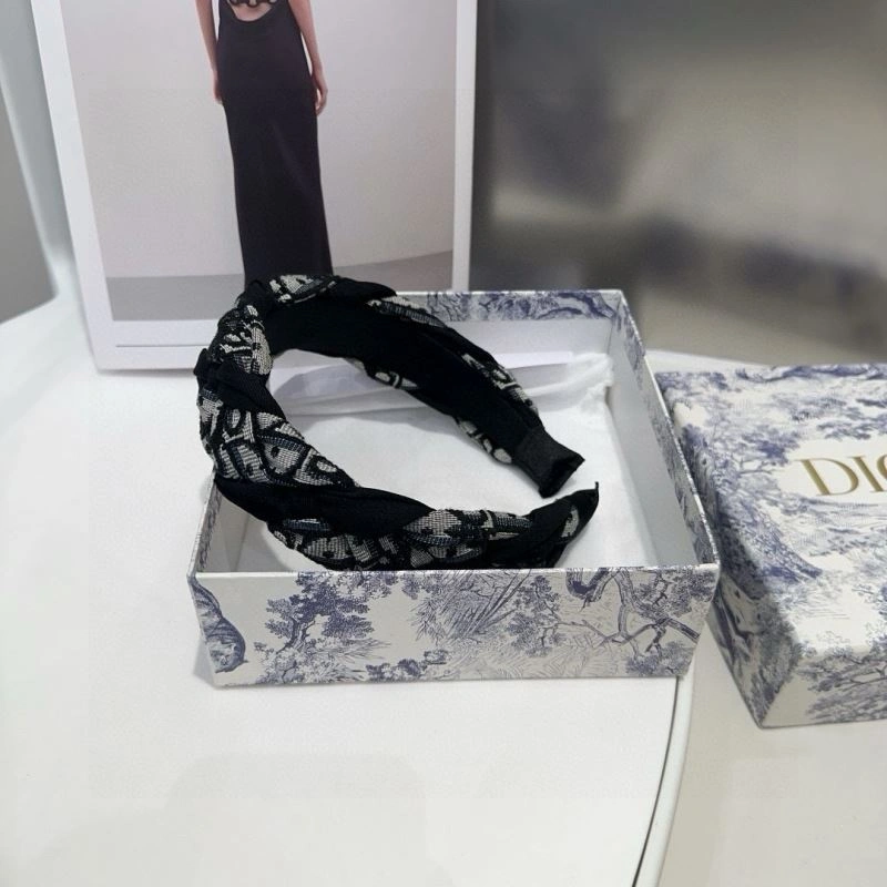 Accurate model Christian Dior Hair Hoop