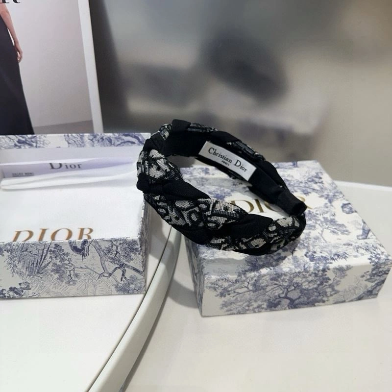 Accurate model Christian Dior Hair Hoop