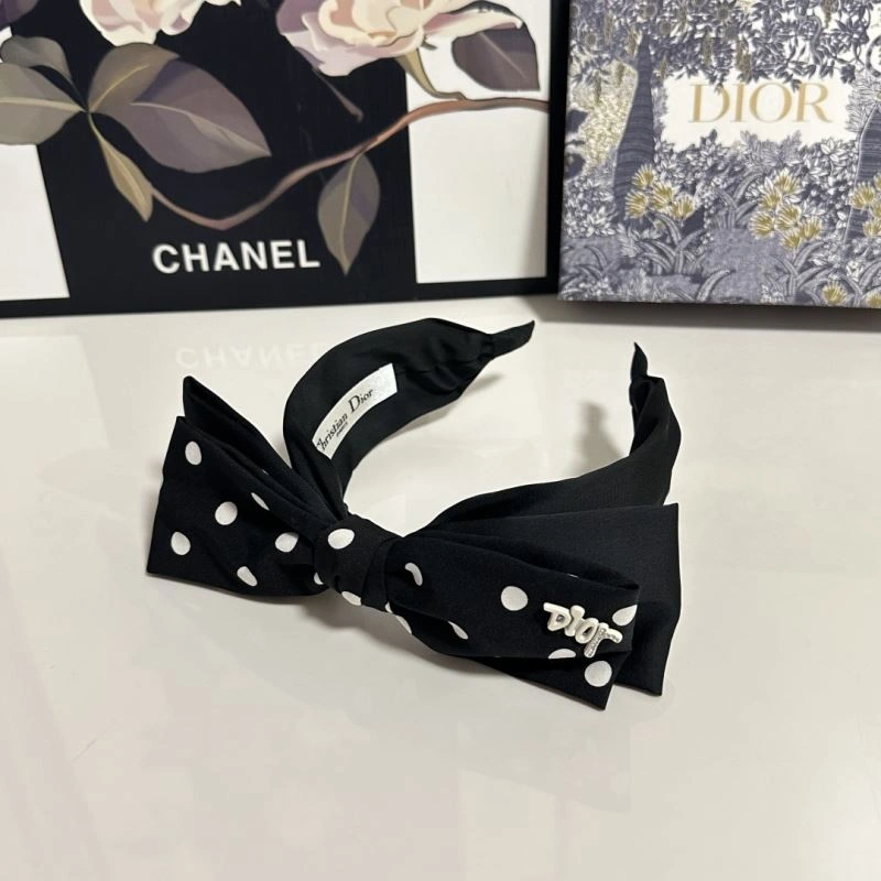 Accurate model Christian Dior Hair Hoop