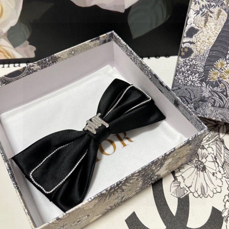 Indistinguishable Christian Dior Hair Hoop