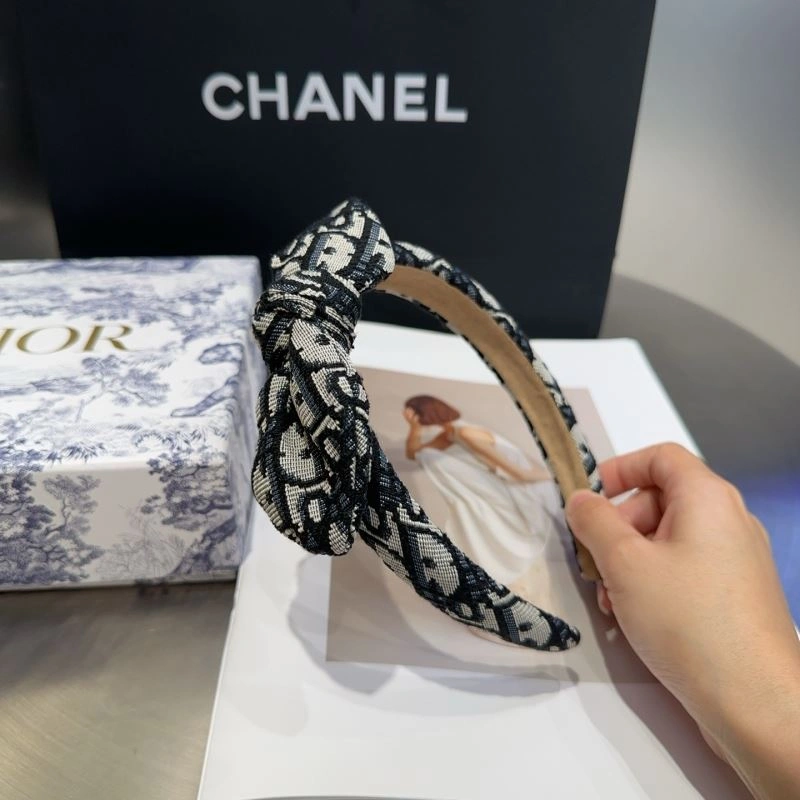 Value-priced Christian Dior Hair Hoop