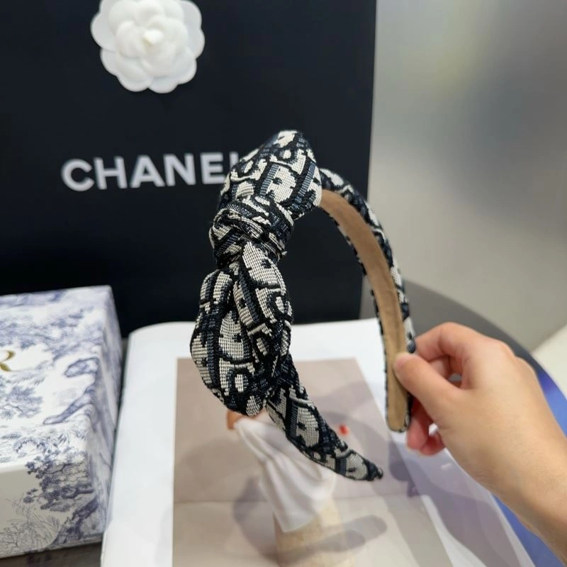 Value-priced Christian Dior Hair Hoop