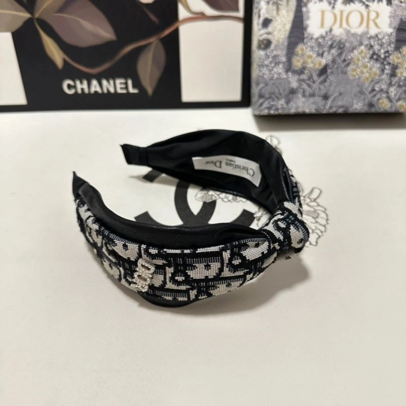 Accurate model Christian Dior Hair Hoop