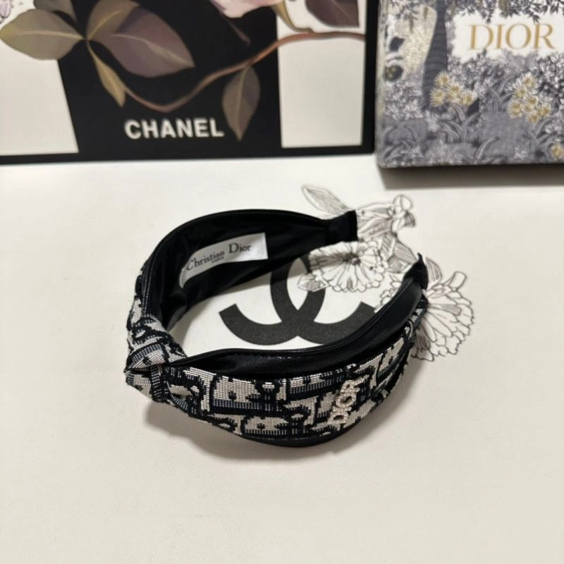Accurate model Christian Dior Hair Hoop