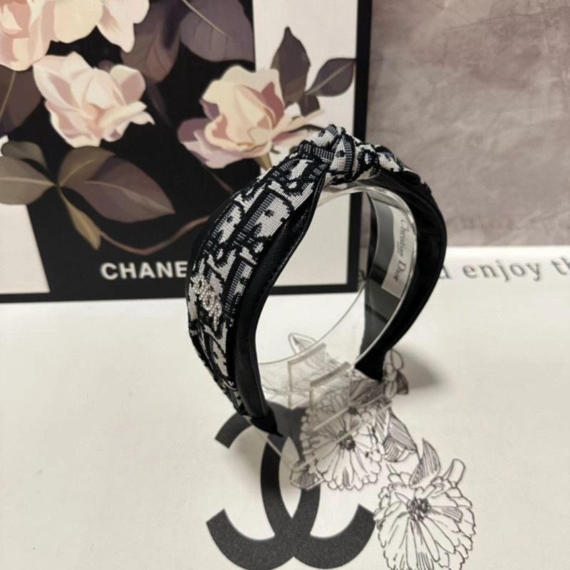 Accurate model Christian Dior Hair Hoop