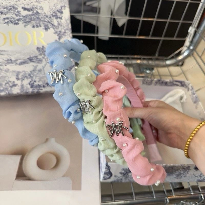 Accurate model Christian Dior Hair Hoop