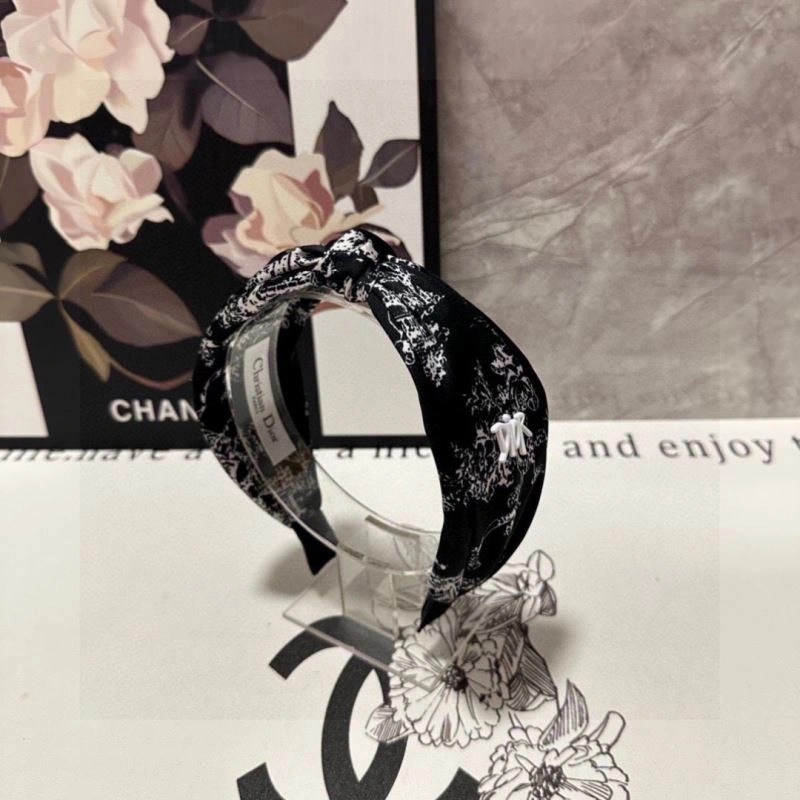 Indistinguishable Christian Dior Hair Hoop