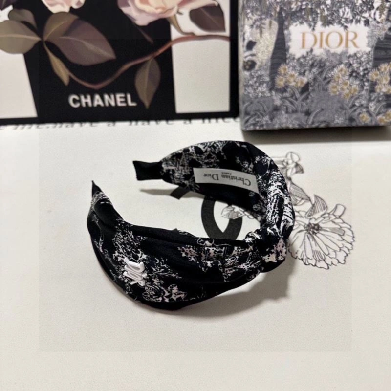 Indistinguishable Christian Dior Hair Hoop