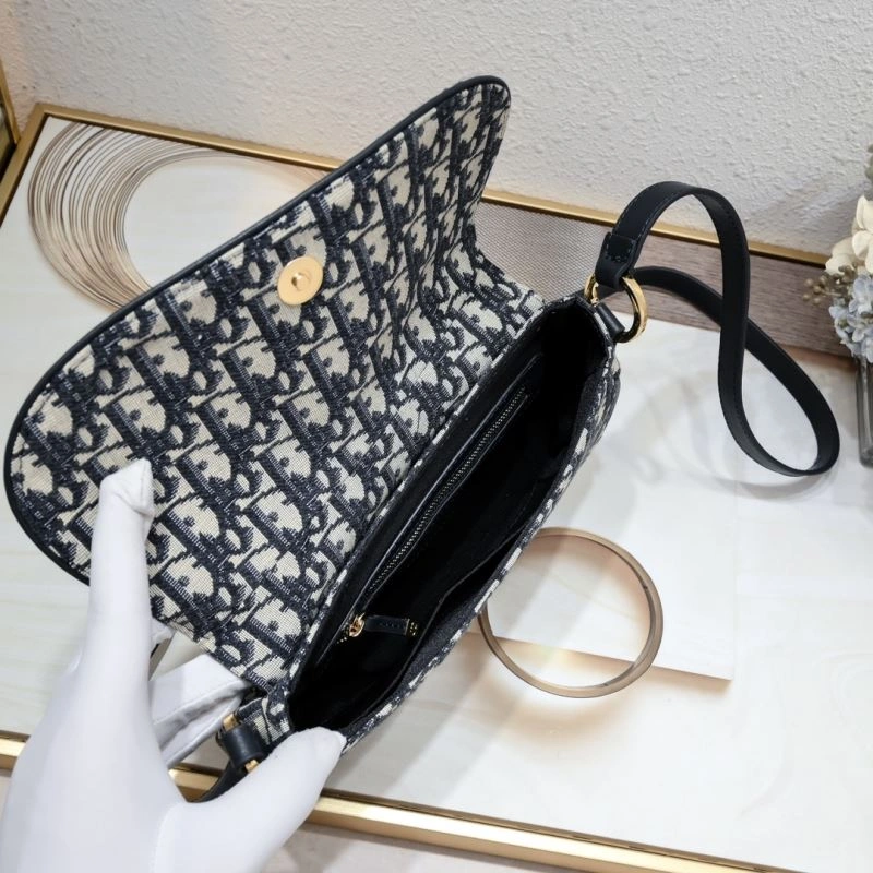 Accurate model Christian Dior Hobo Bags