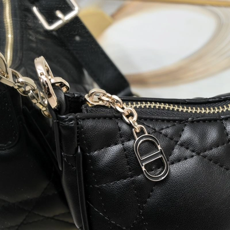 Accurate model Christian Dior Hobo Bags