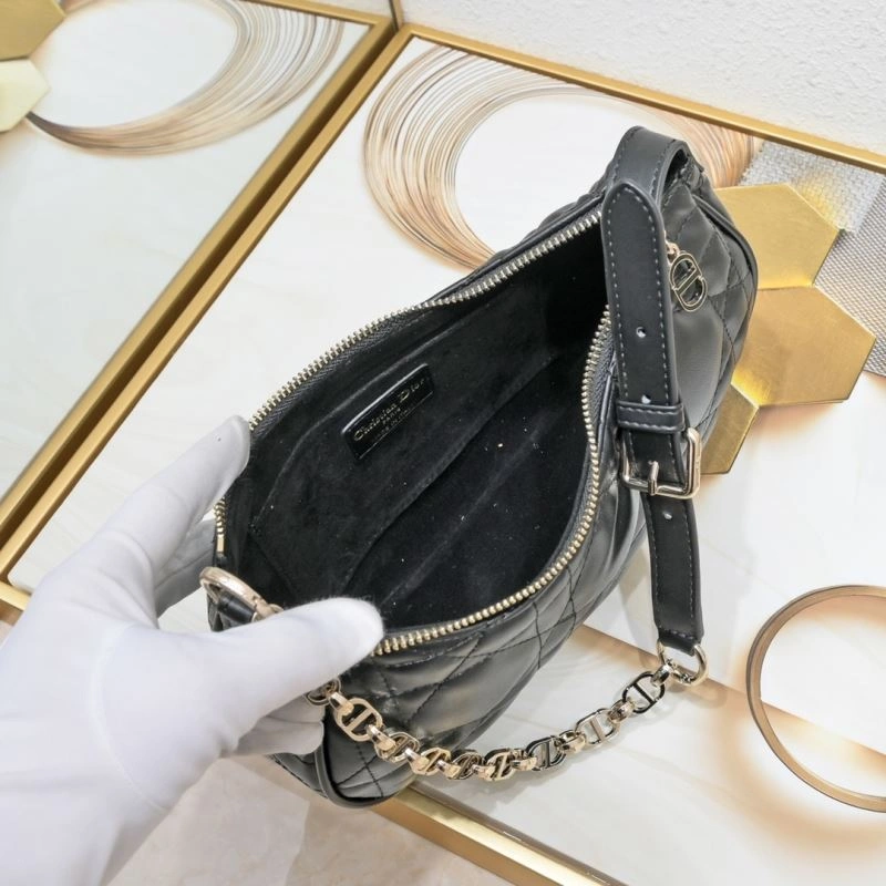 Accurate model Christian Dior Hobo Bags