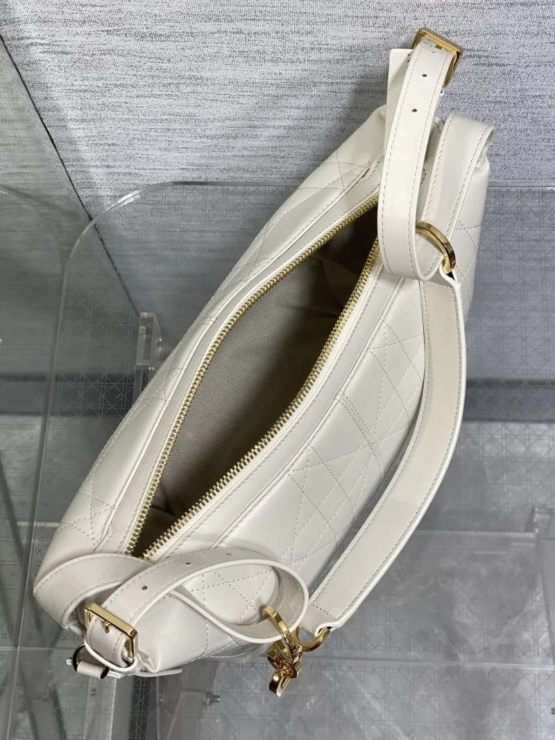 Accurate model Christian Dior Hobo Bags