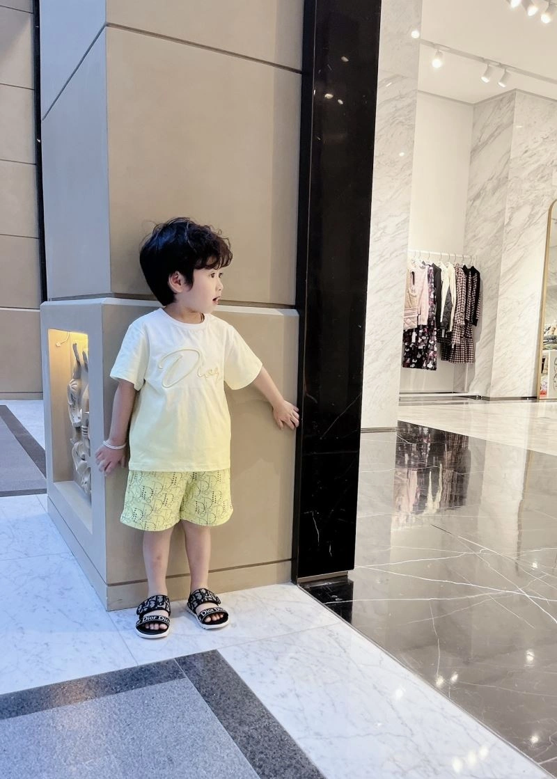 Accurate model Christian Dior Kids