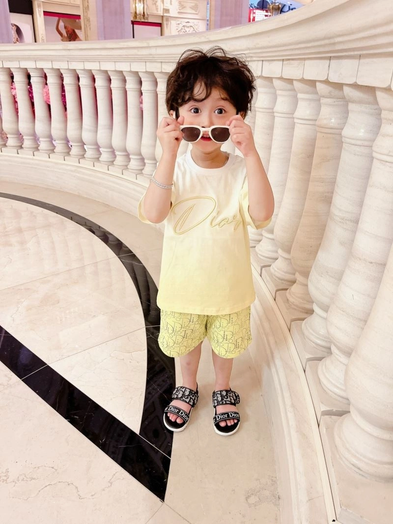 Accurate model Christian Dior Kids