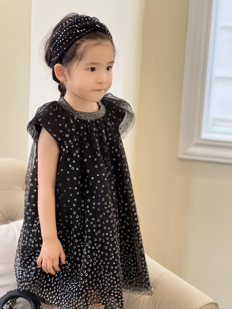Accurate model Christian Dior Kids