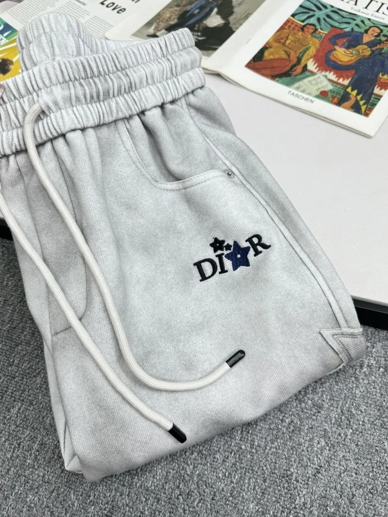 Accurate model Christian Dior Long Pants