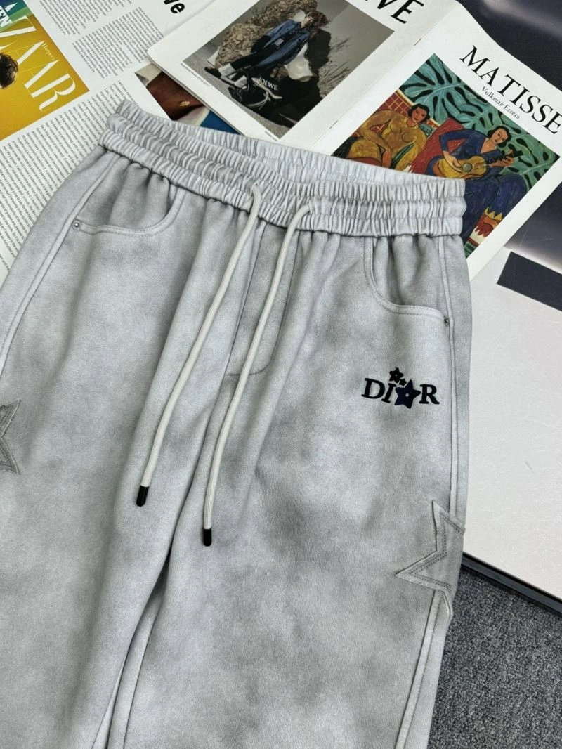 Accurate model Christian Dior Long Pants