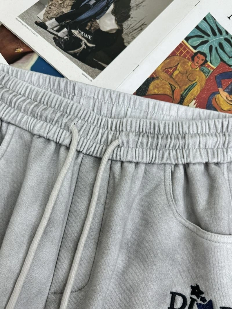 Accurate model Christian Dior Long Pants