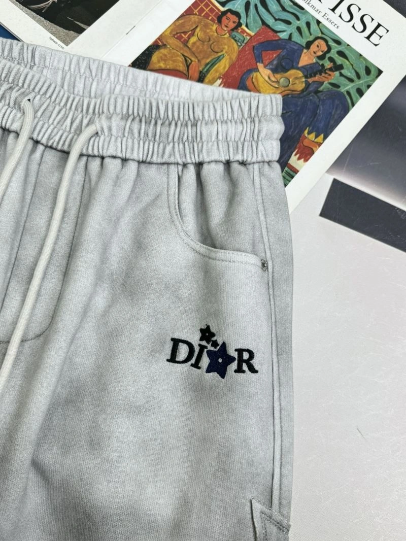 Accurate model Christian Dior Long Pants