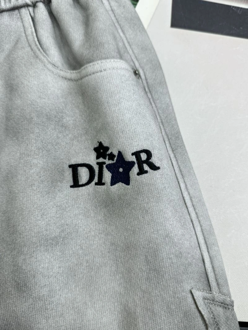 Accurate model Christian Dior Long Pants