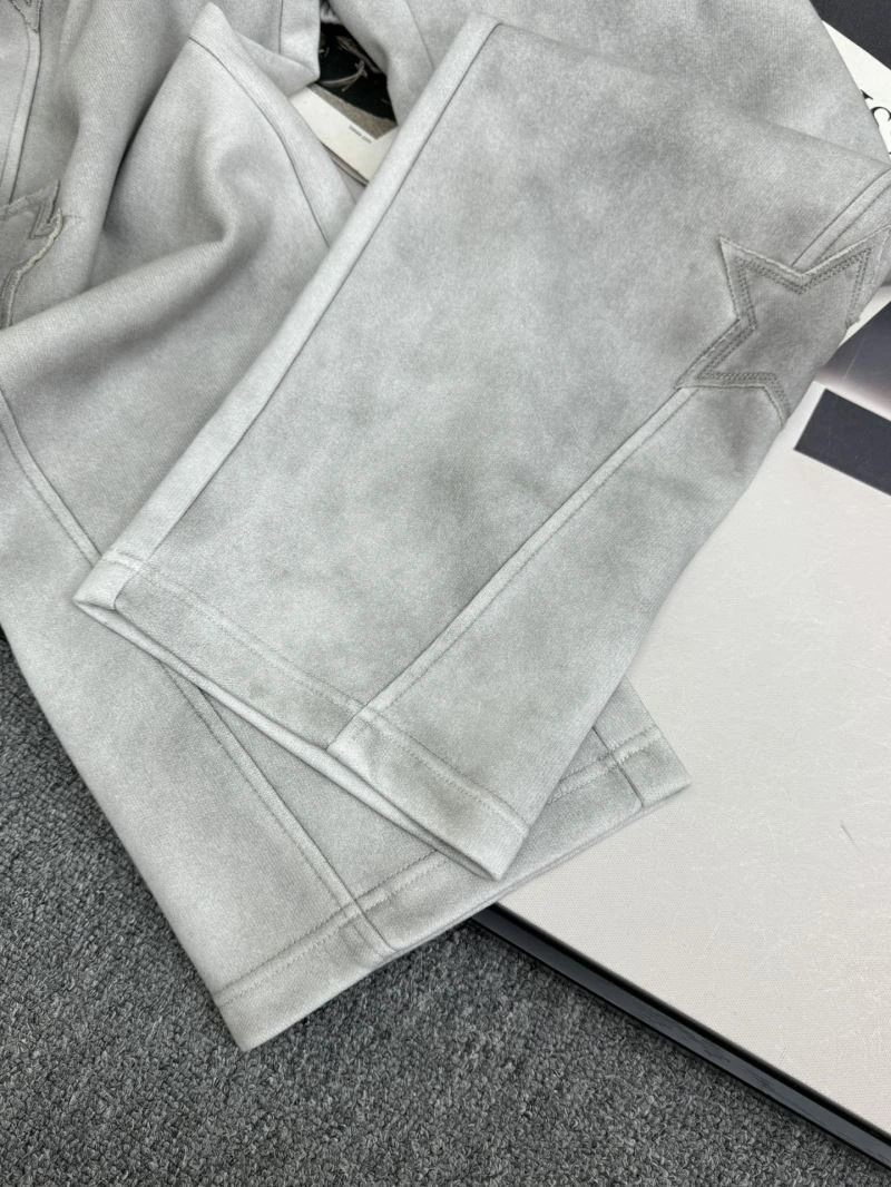 Accurate model Christian Dior Long Pants